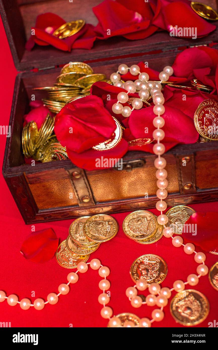 Treasure hunt hi-res stock photography and images - Alamy