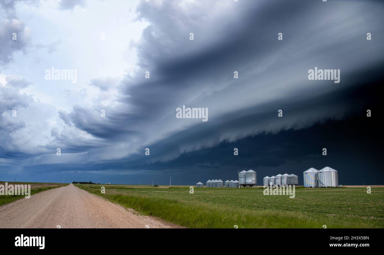 Summer prairie clouds hi-res stock photography and images - Alamy