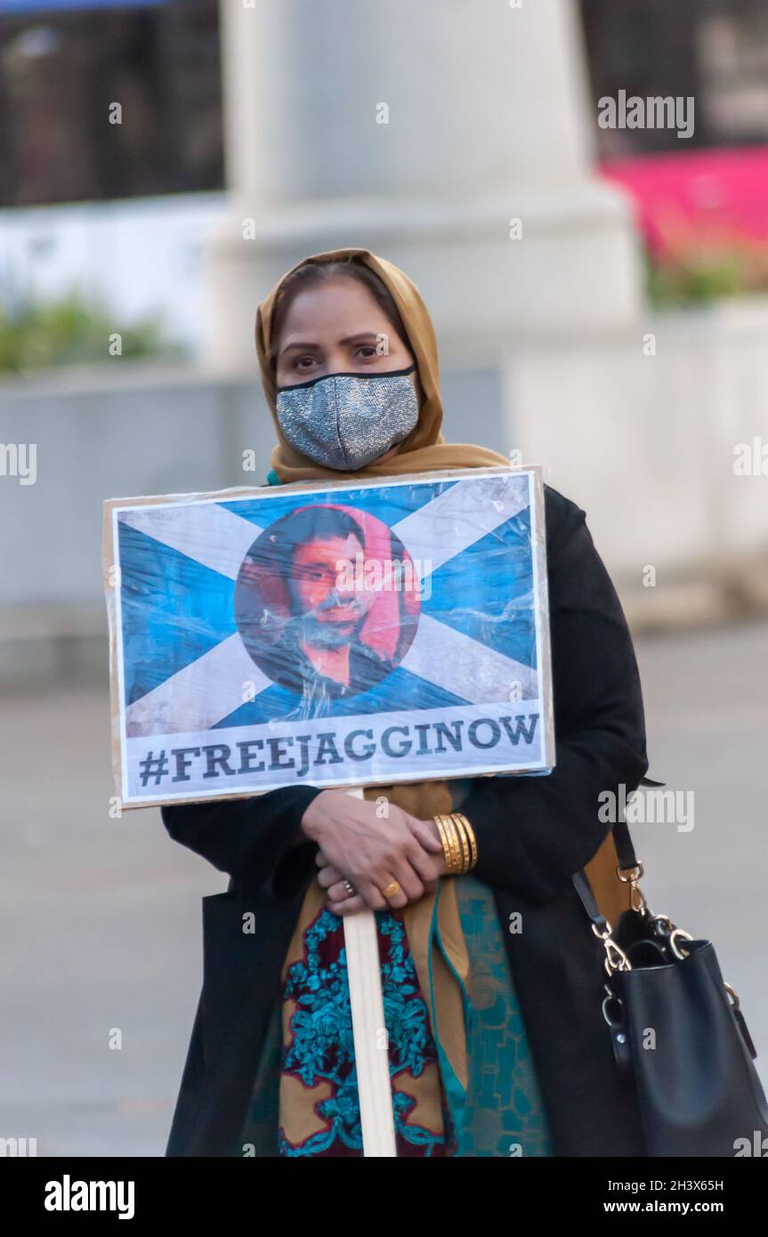 Glasgow, Scotland, UK. 30th October 2021: People gather in George ...