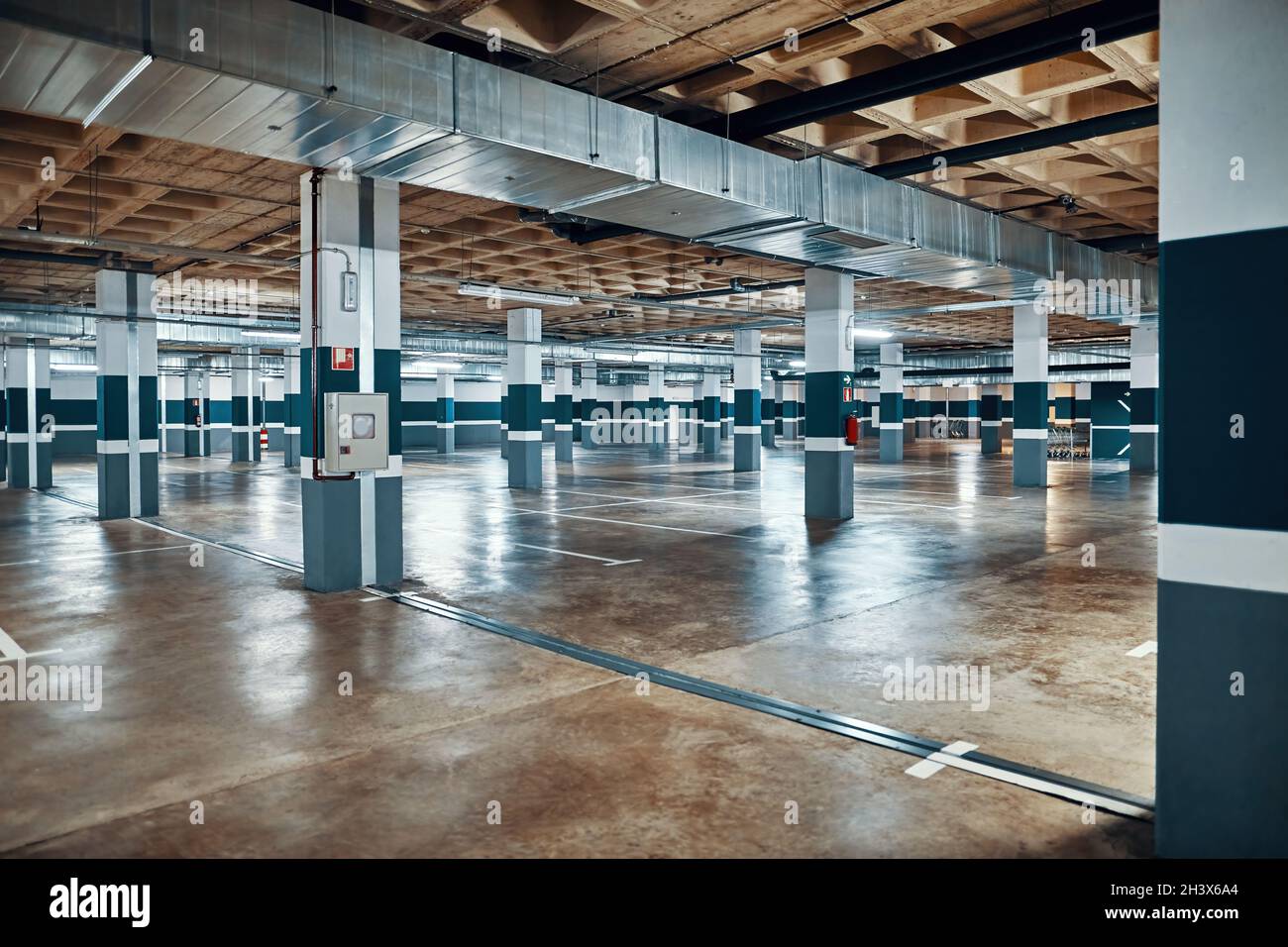 Underground parking. Empty garage Stock Photo - Alamy