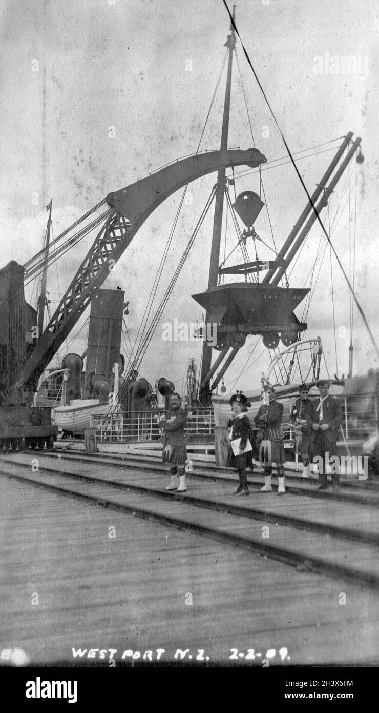 1900s crane hi-res stock photography and images - Alamy