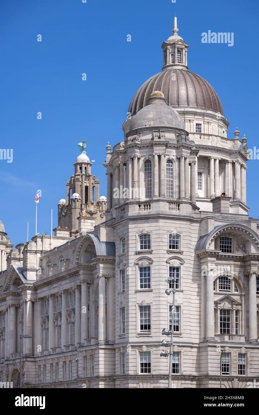 LIVERPOOL, UK - JULY 14 : Port of Liverpool Building, Mann Island ...