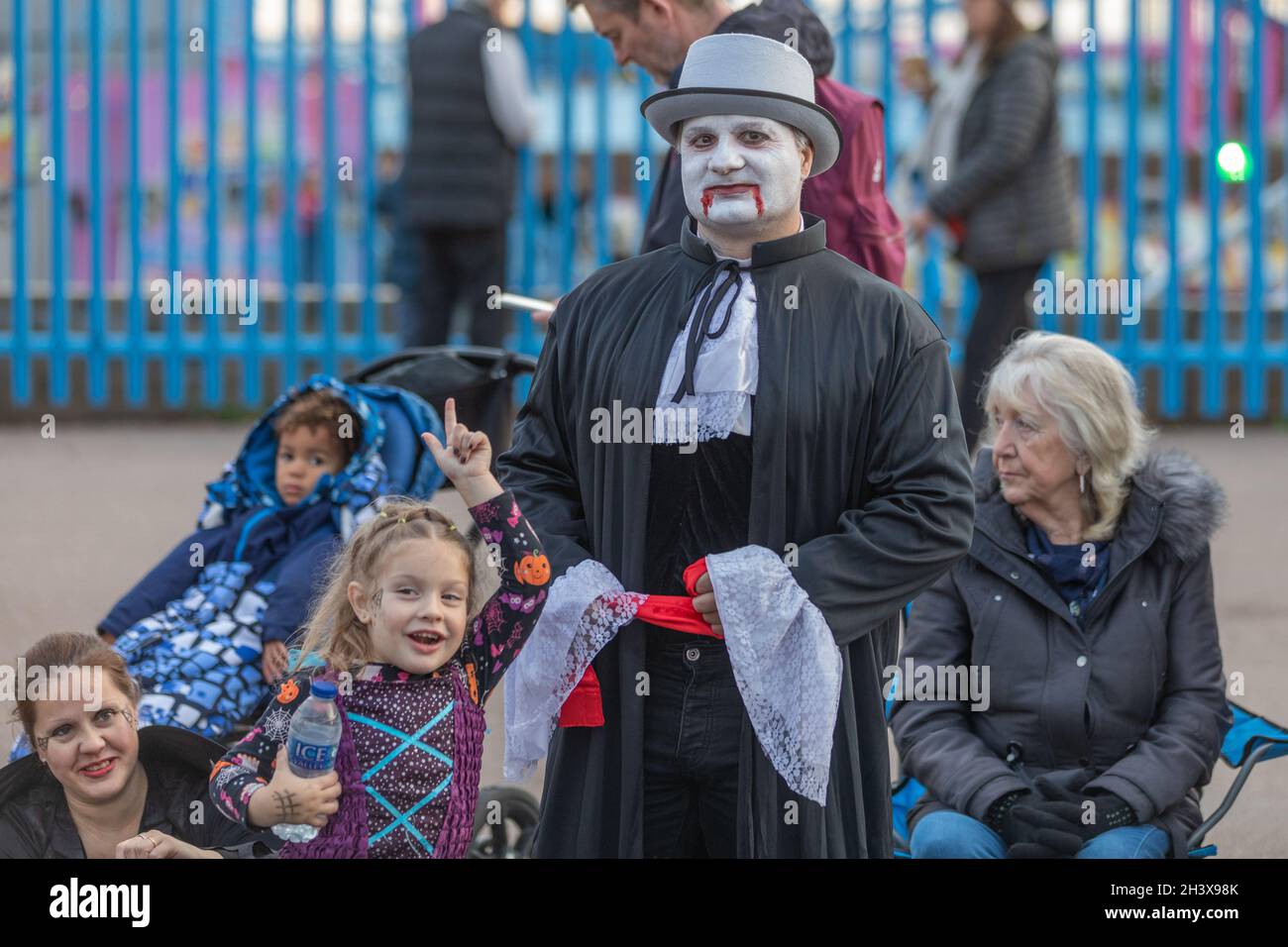 30th Oct, 2021. Southend on Sea, UK. A costumed participant dressed as ...