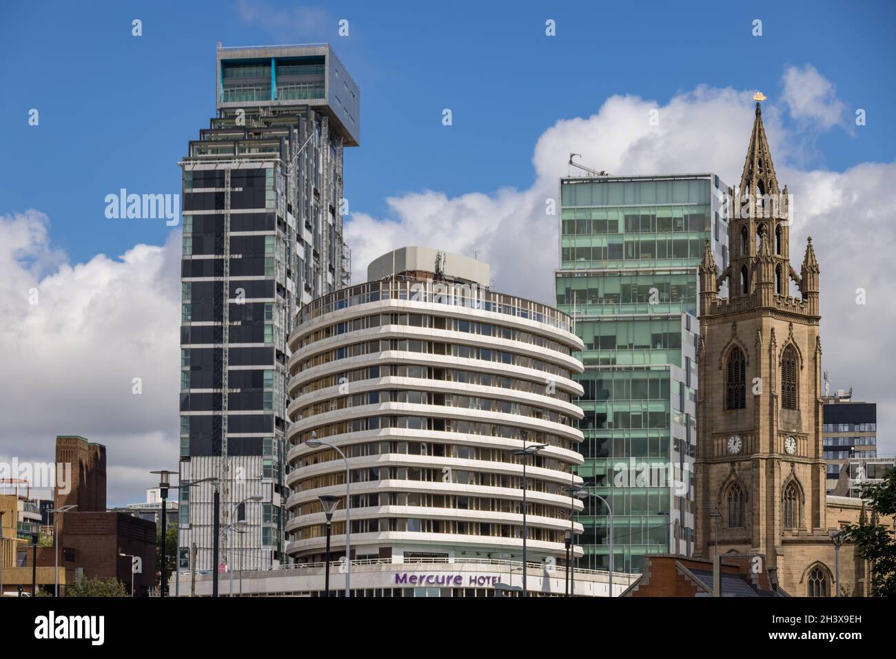Old new buildings on liverpool hi-res stock photography and images - Alamy