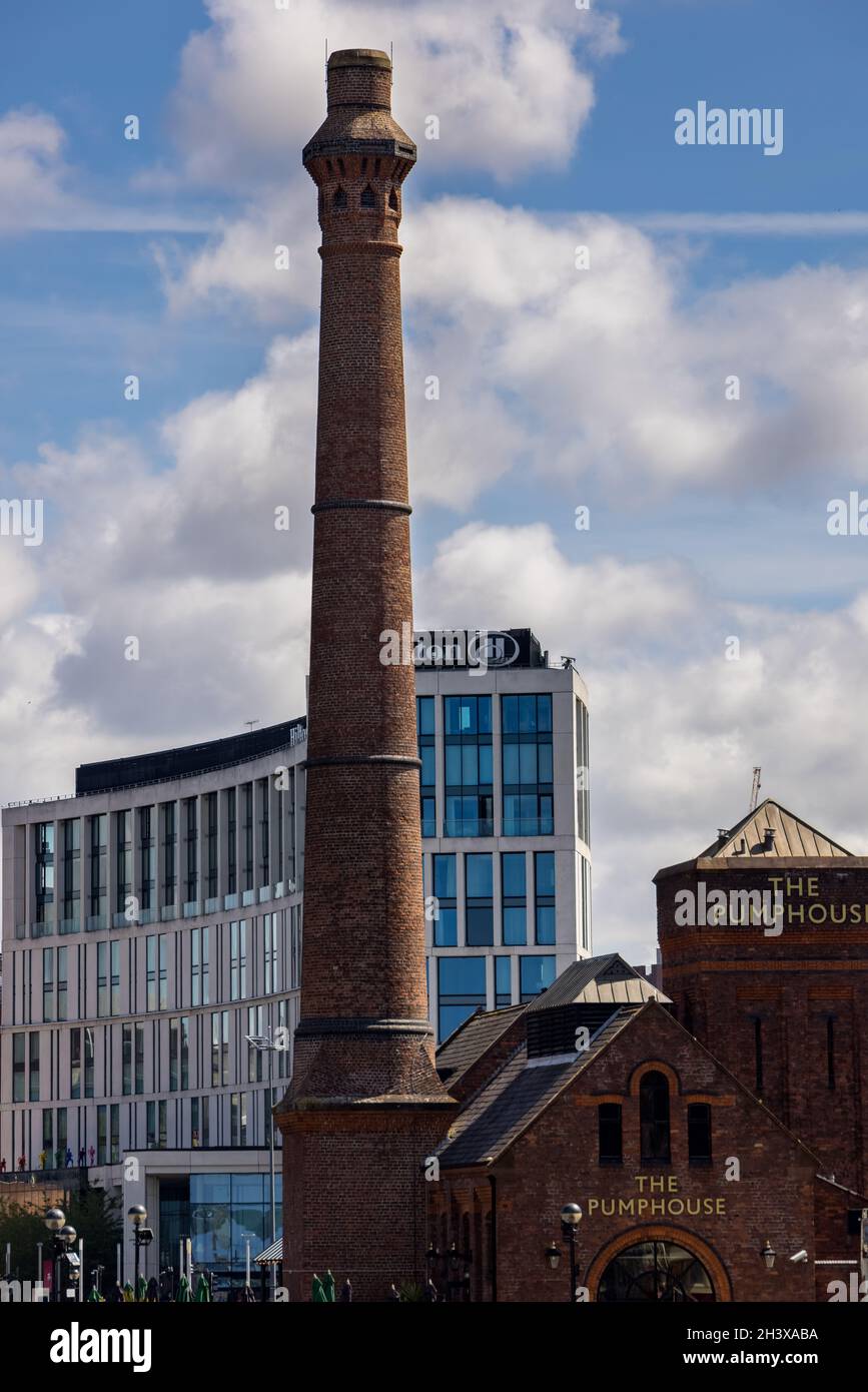 LIVERPOOL, UK - JULY 14 : Old and new buildings in the docks, Liverpool ...