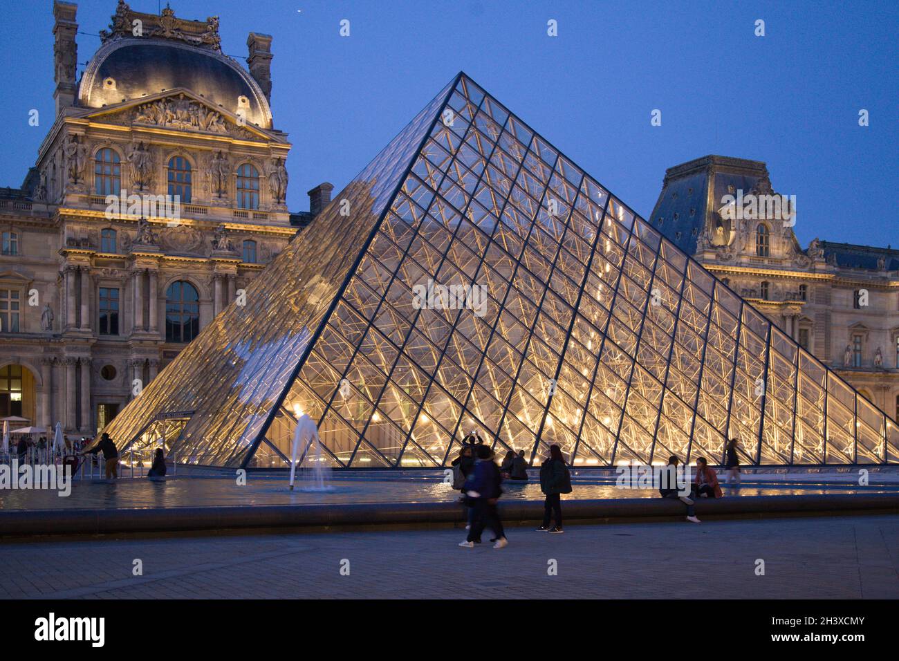 France, Paris, Louvre, palace, museum, pyramide Stock Photo - Alamy