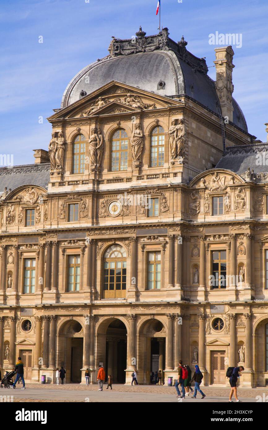 Louvre travel hi-res stock photography and images - Alamy
