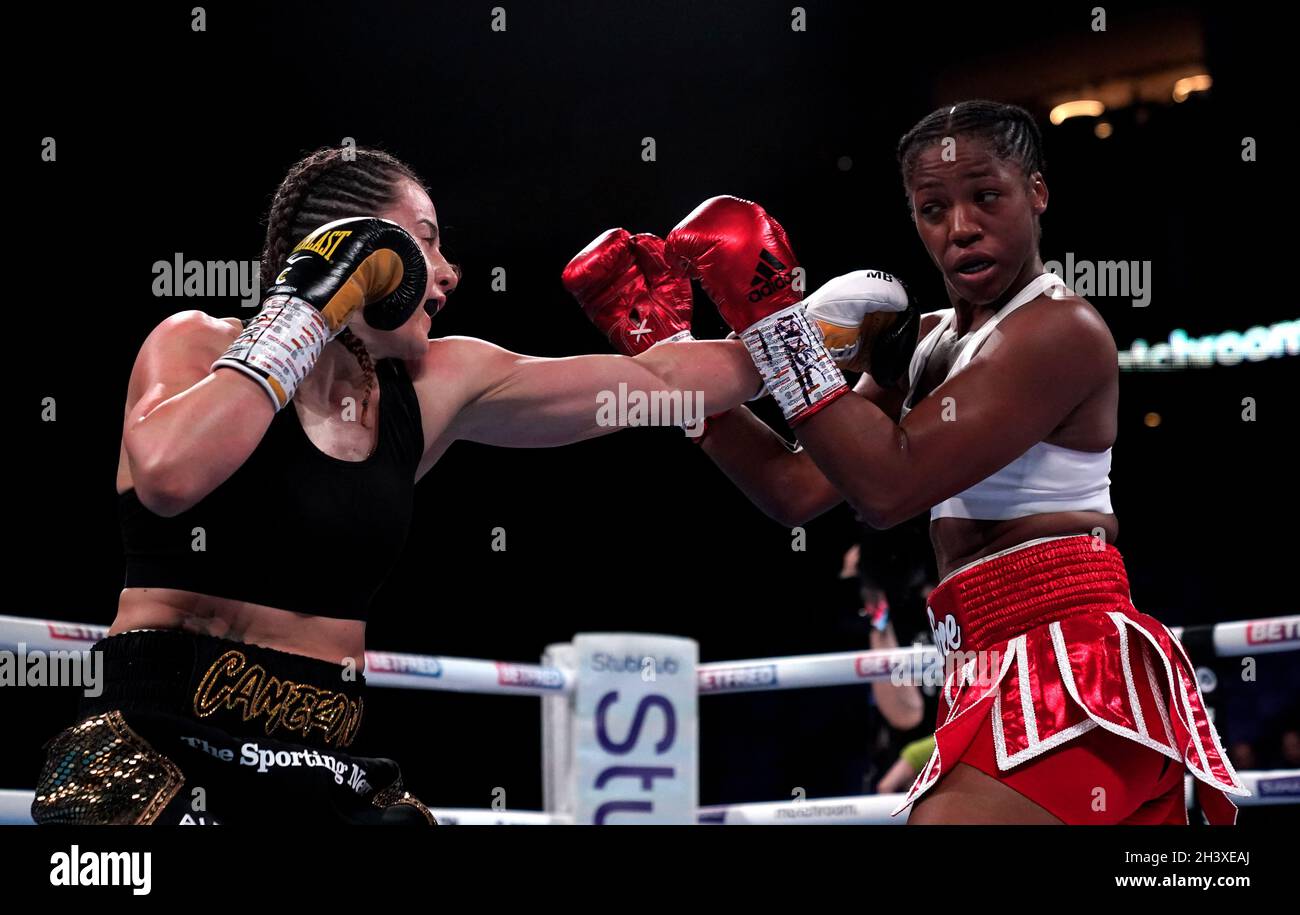 02 arena boxing ring hi-res stock photography and images - Alamy