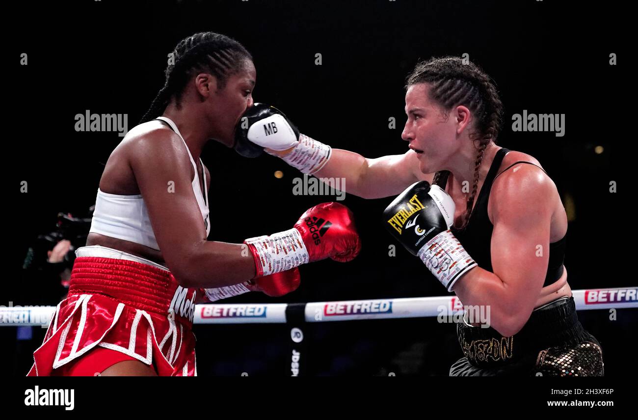 02 arena boxing ring hi-res stock photography and images - Alamy