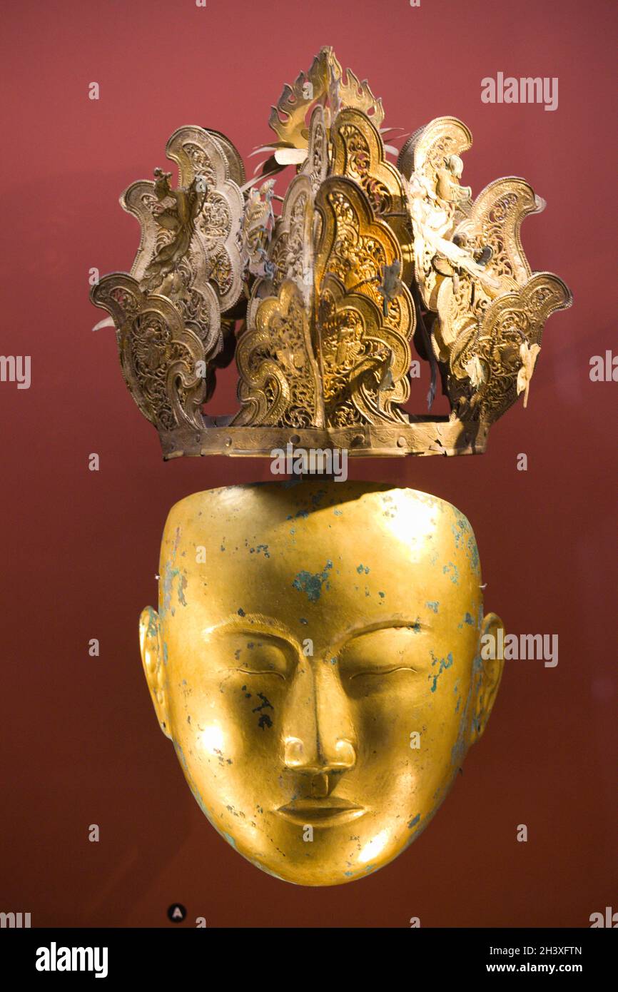 Funerary headdress and mask hi-res stock photography and images - Alamy