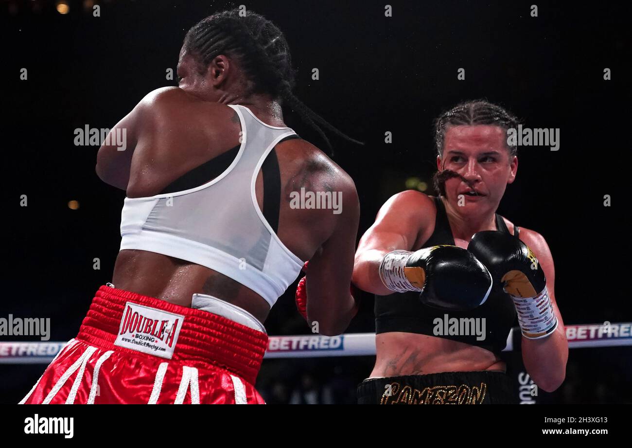 02 arena boxing ring hi-res stock photography and images - Alamy