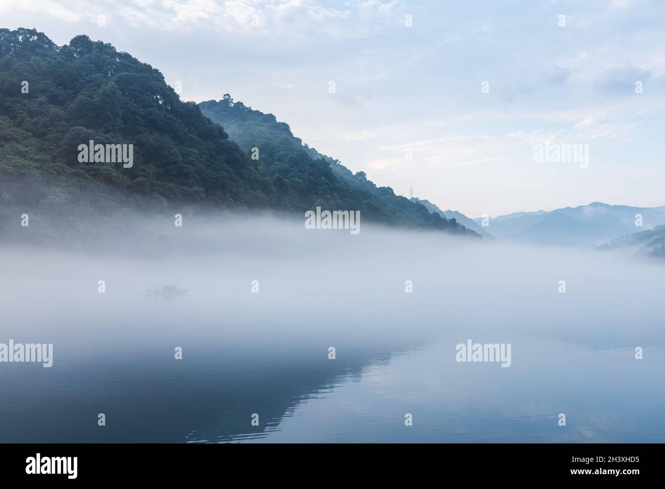 Early morning river hi-res stock photography and images - Alamy