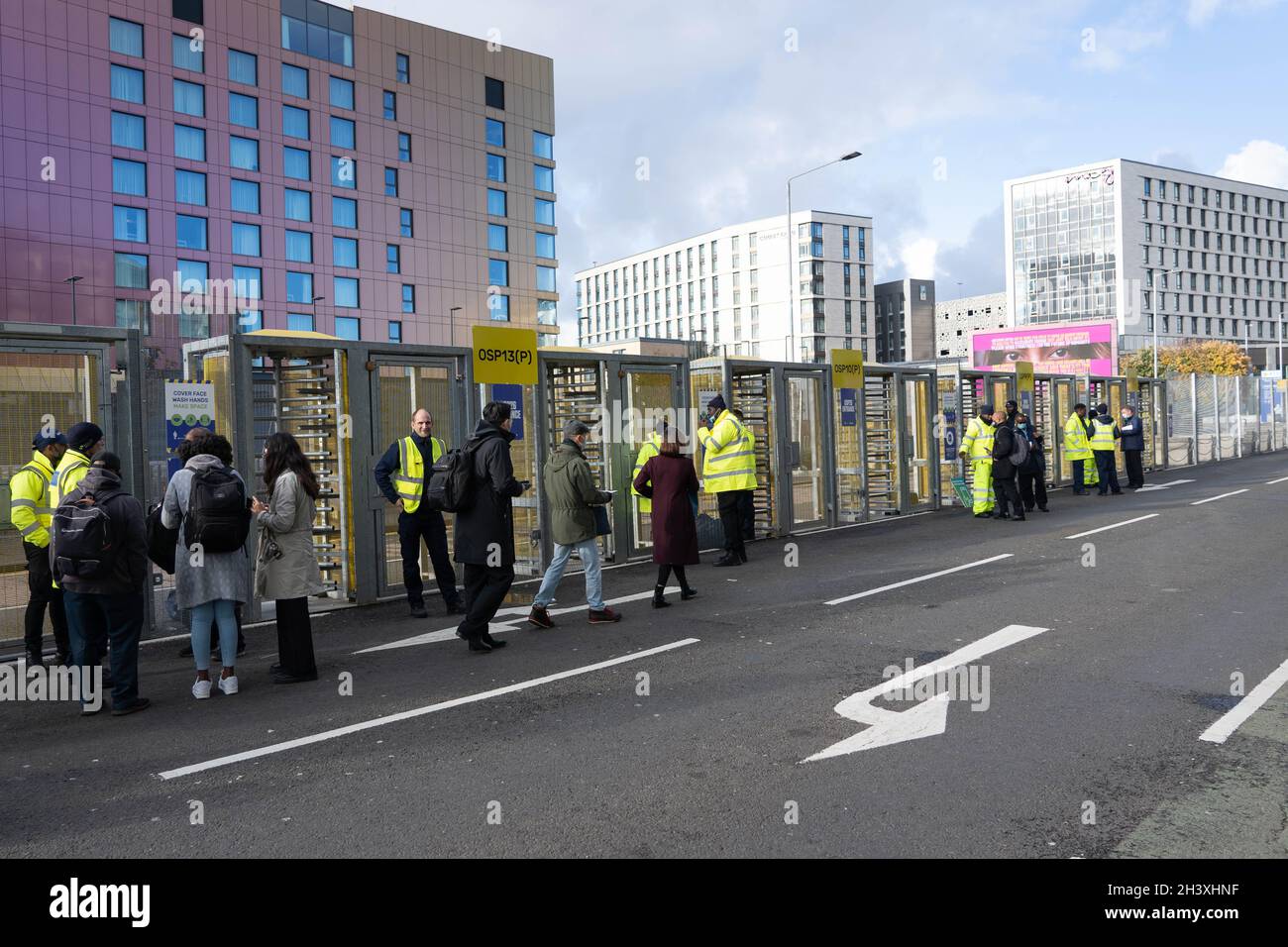Glasgow, Scotland, UK. Final preparations around the ring of steel ...