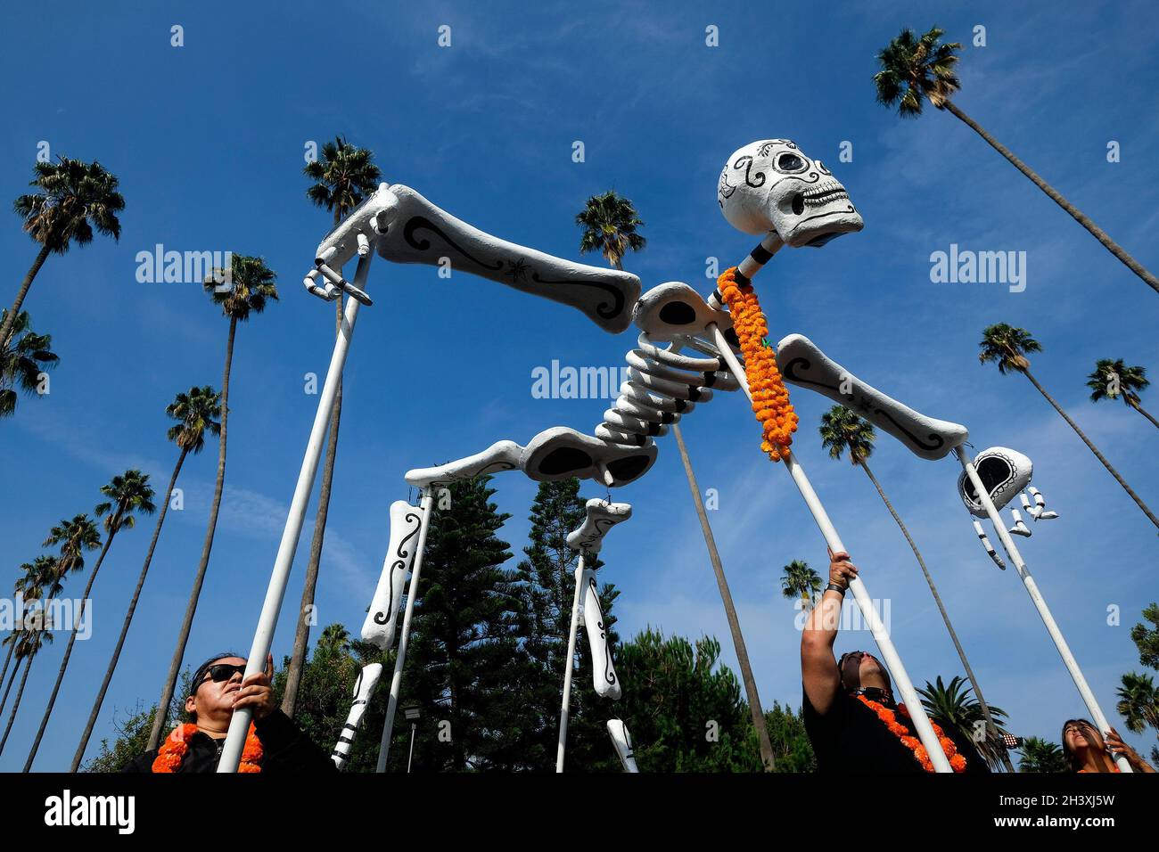 Los Angeles, California, USA. 30th Oct, 2021. A giant skeleton figure ...