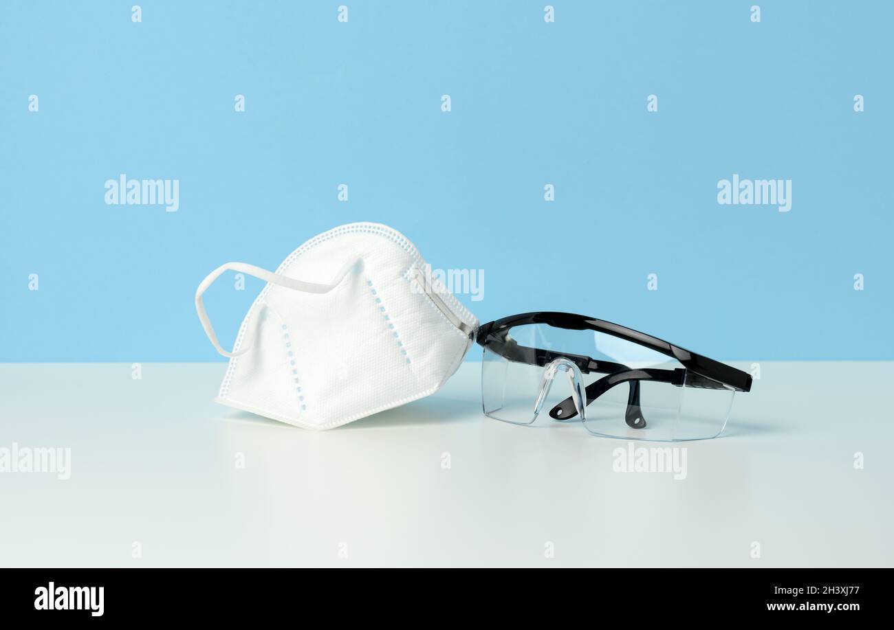 Disposable surgical glasses hi-res stock photography and images - Alamy