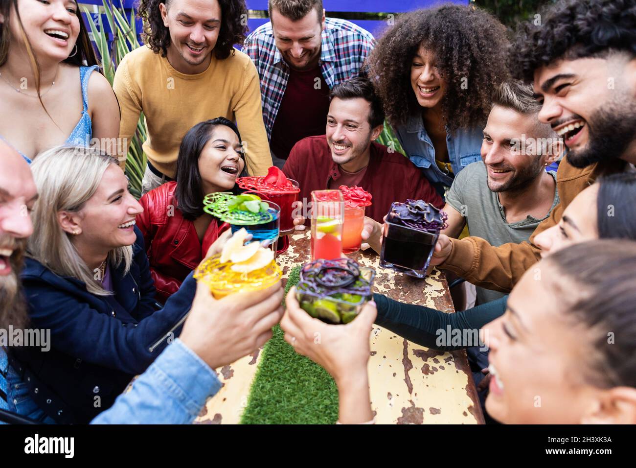 Students cheering hi-res stock photography and images - Alamy