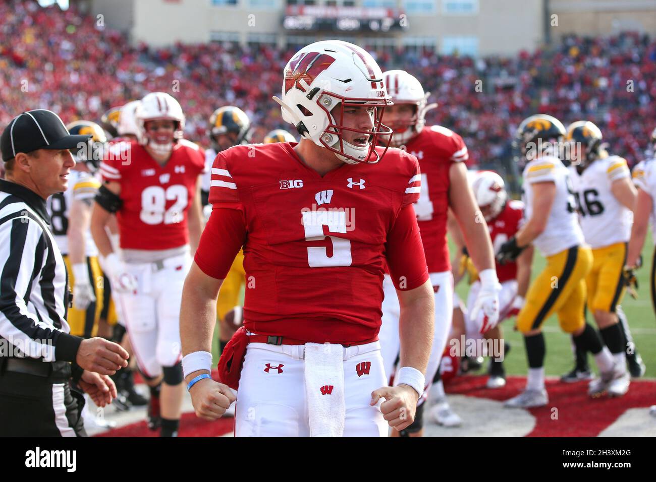 Madison, WI, USA. 30th Oct, 2021. Wisconsin Badgers quarterback Graham ...