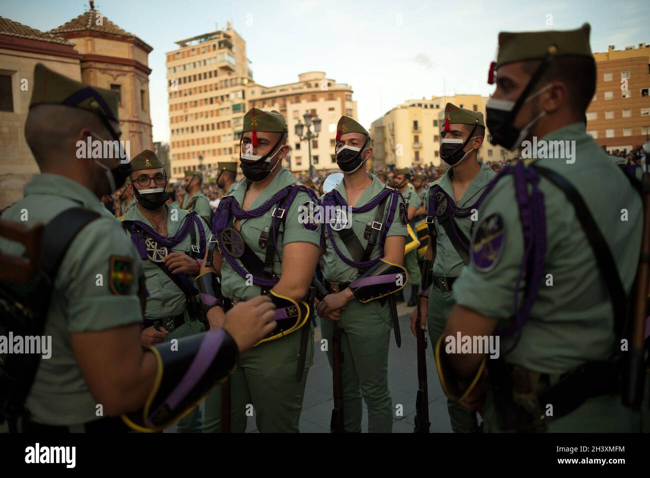Malaga, Spain. 30th Oct, 2021. Spanish legionnaires chatting during the ...