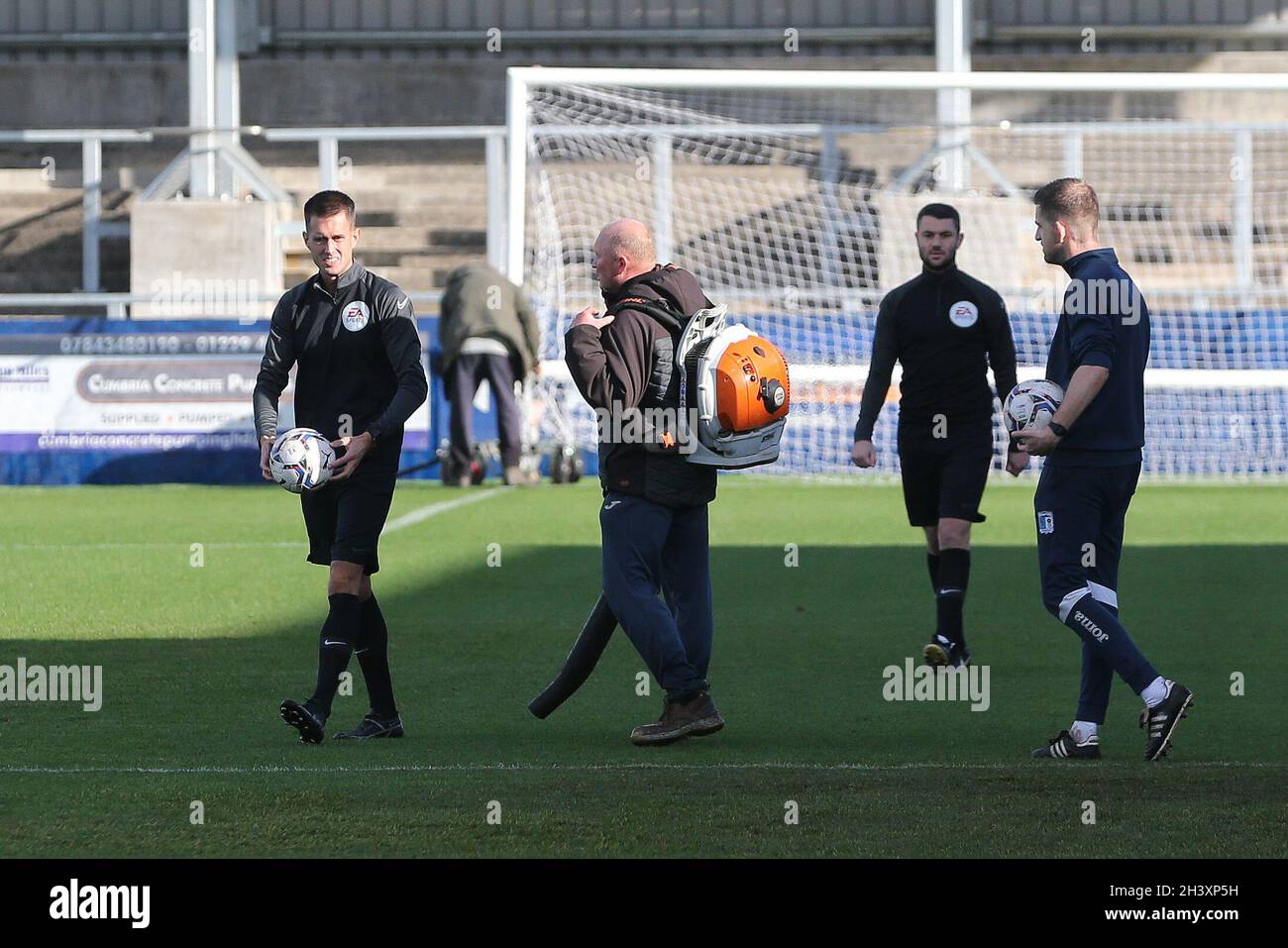 Referee does pitch inspection hi-res stock photography and images - Alamy