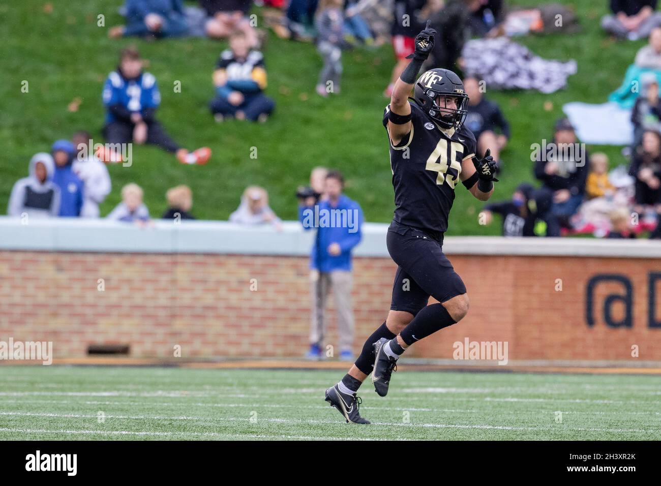 Winston-Salem, NC, USA. 30th Oct, 2021. Wake Forest Demon Deacons ...