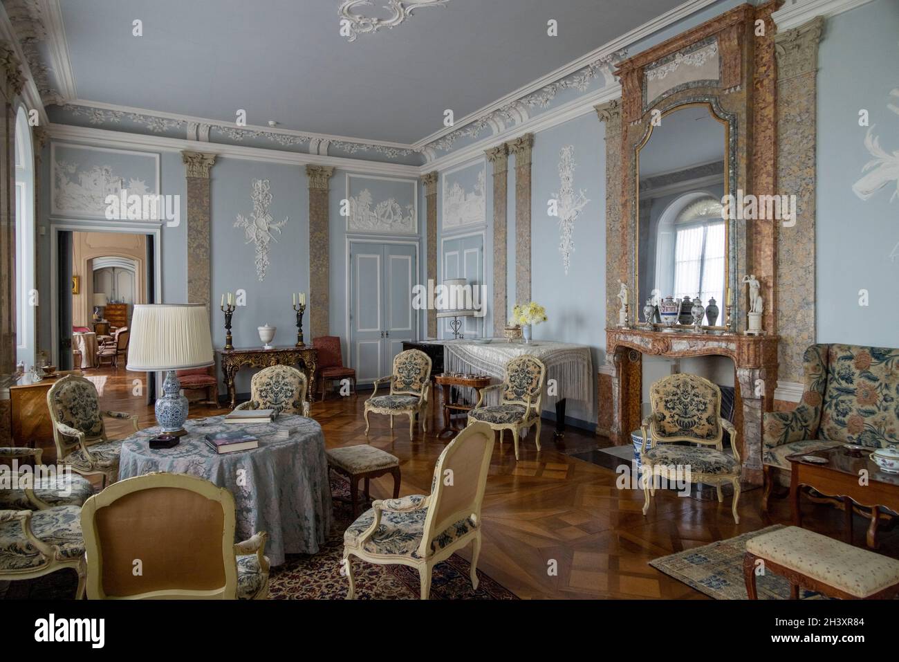 Chateau interior hi-res stock photography and images - Alamy
