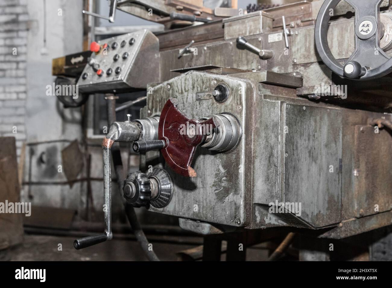 Old milling machine hi-res stock photography and images - Alamy