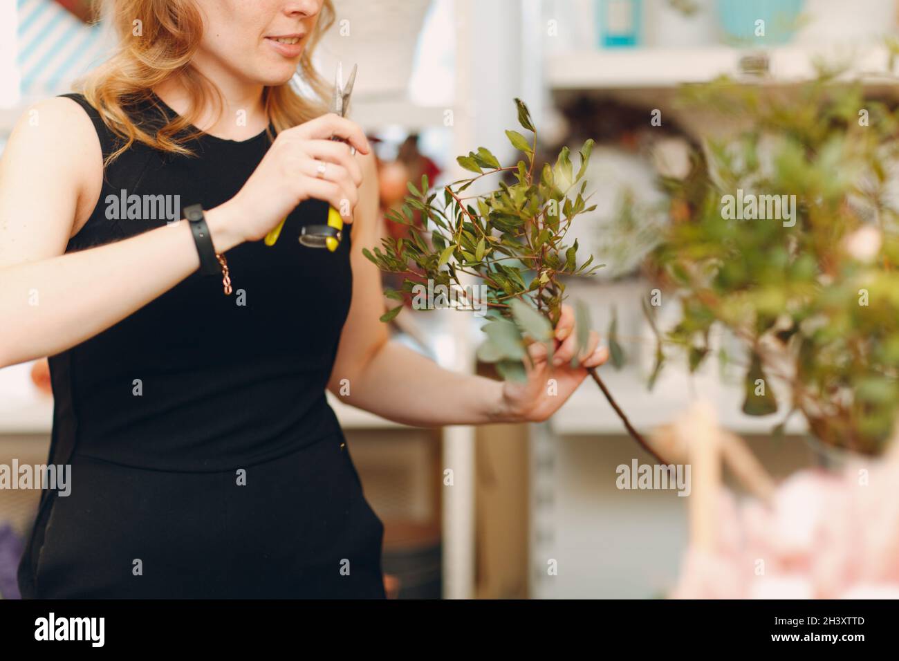 Woman spring bouquet female florist hi-res stock photography and images ...