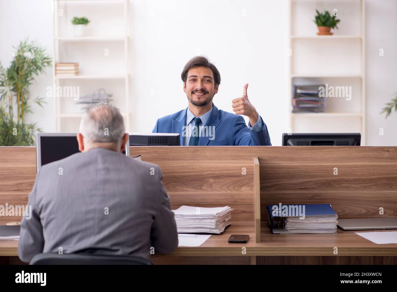 Two male employees working hi-res stock photography and images - Alamy