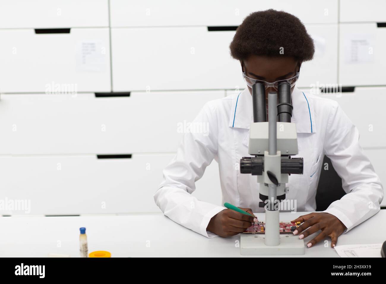 Electronic instruments hi-res stock photography and images - Alamy