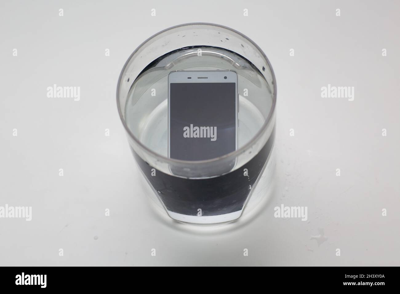 Phone water splash hi-res stock photography and images - Alamy
