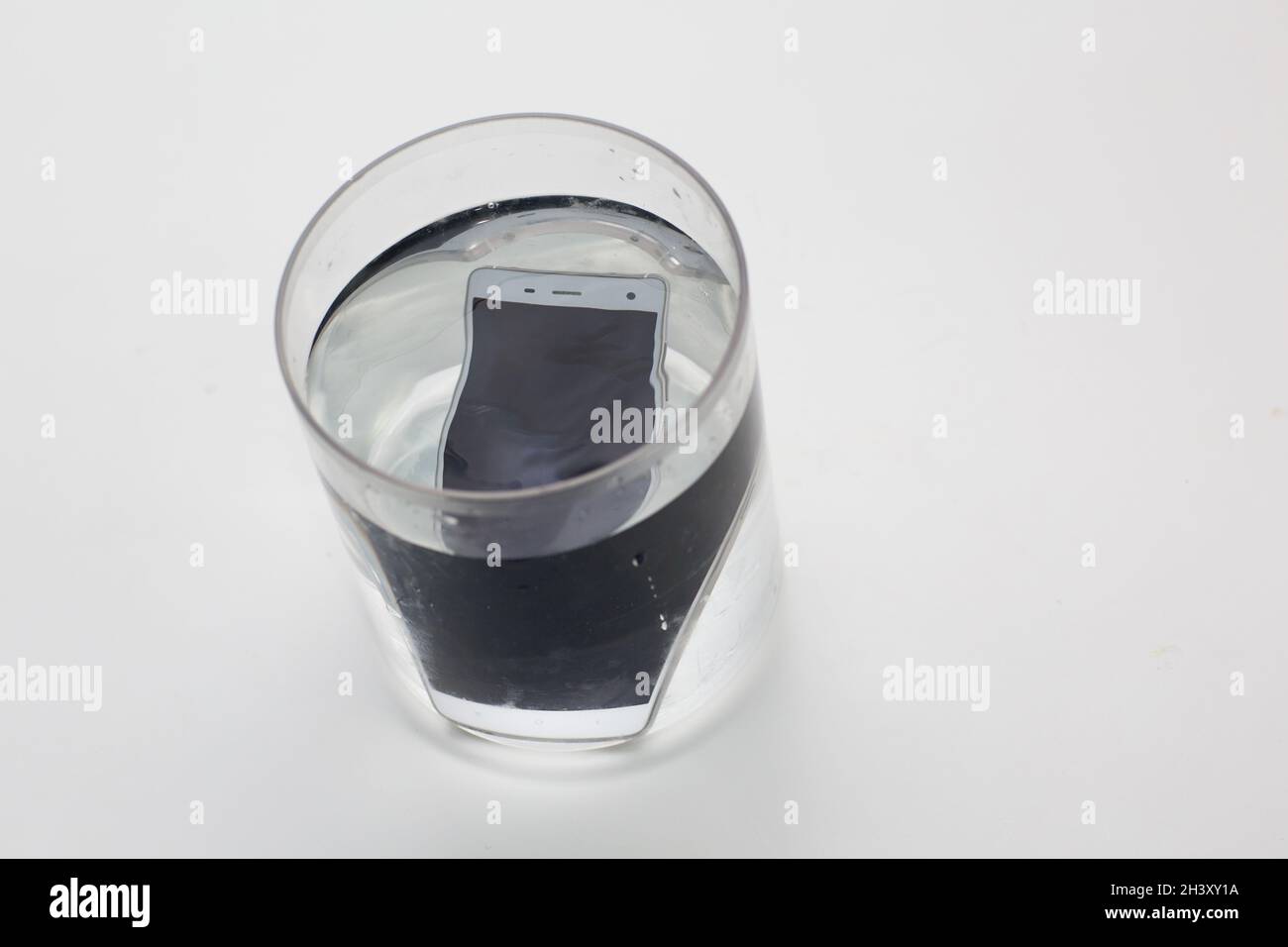 Phone water splash hi-res stock photography and images - Alamy