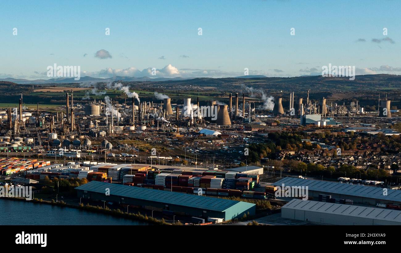 Pictured ineos refinery grangemouth hi-res stock photography and images ...