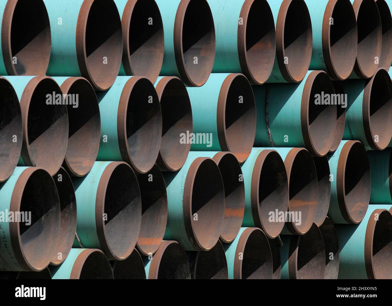 Pipeline building hi-res stock photography and images - Alamy
