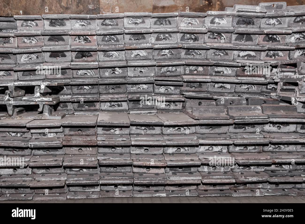 Iron parts of the workpiece for laying railway tracks metal structures ...
