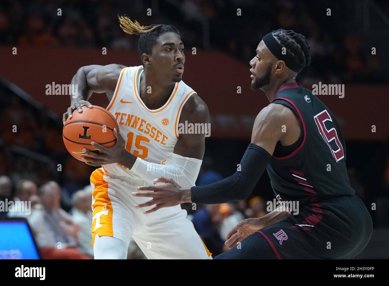 October 30, 2021: Jahmai Mashack #15 of the Tennessee Volunteers looks ...