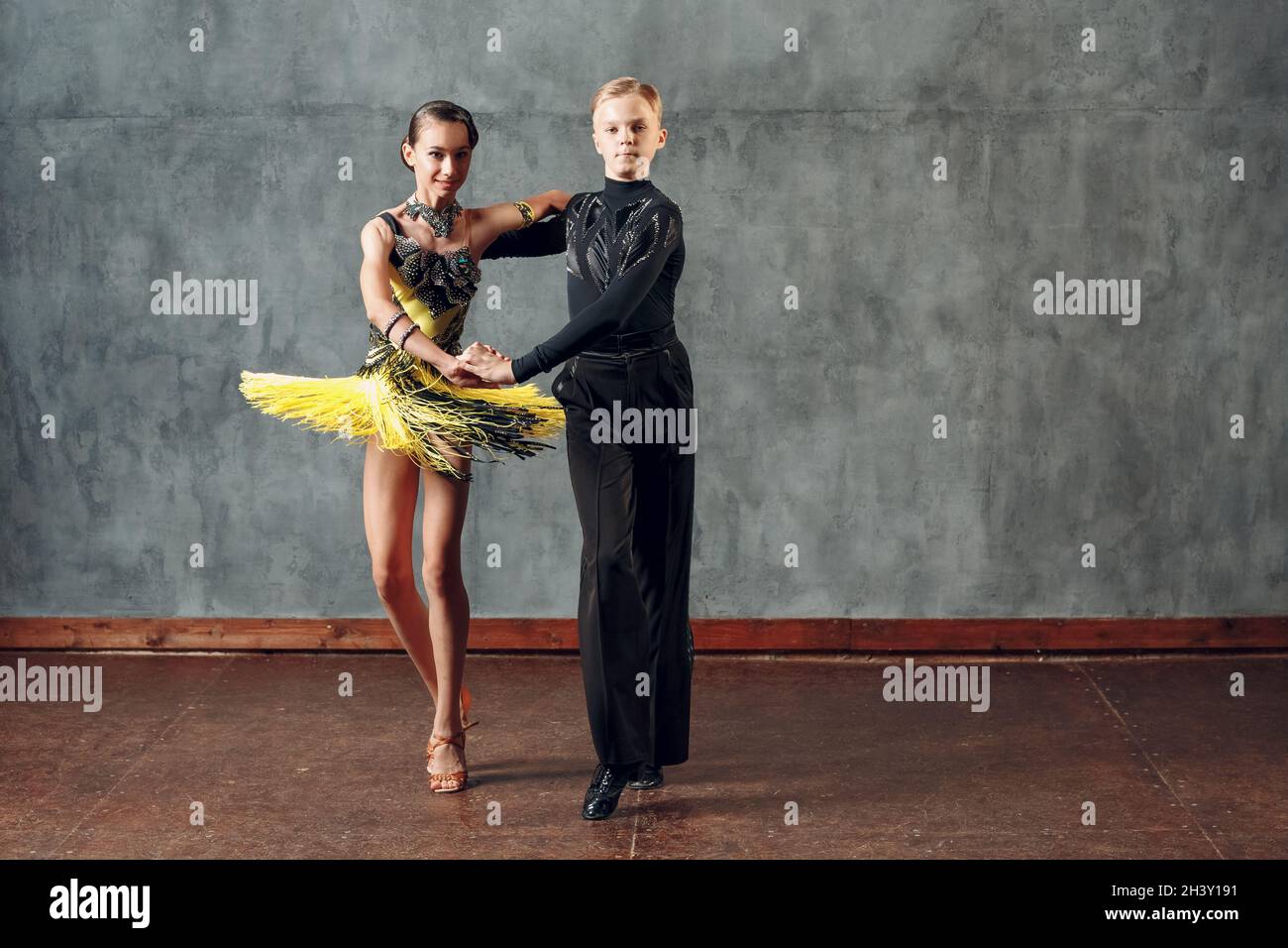 Cha cha cha dancers hi-res stock photography and images - Alamy