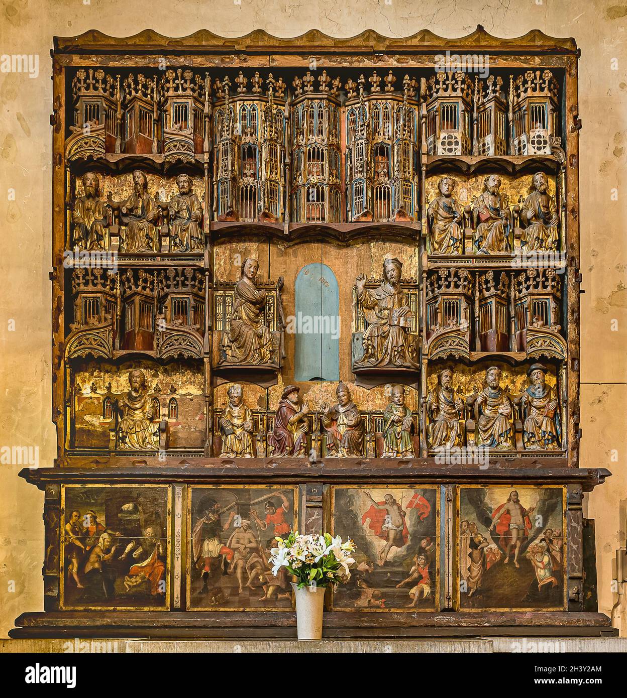 Altar altarpiece hi-res stock photography and images - Alamy