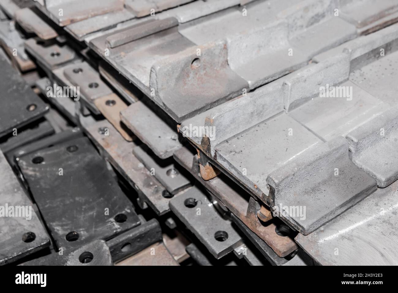 Iron parts of the workpiece for laying railway tracks metal structures ...