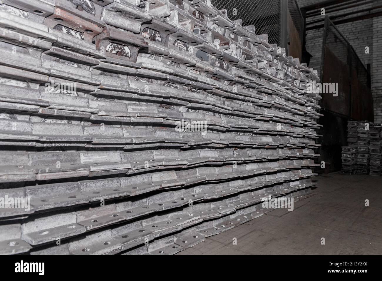Iron parts of the workpiece for laying railway tracks metal structures ...