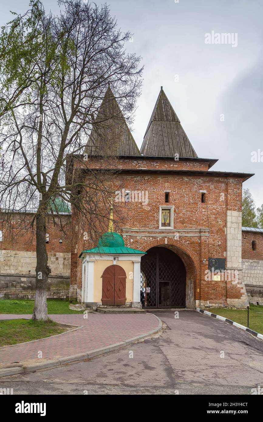 Kremlin entrance gate hi-res stock photography and images - Alamy