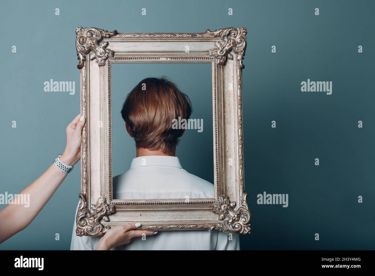 Man back of head painting hi-res stock photography and images - Alamy