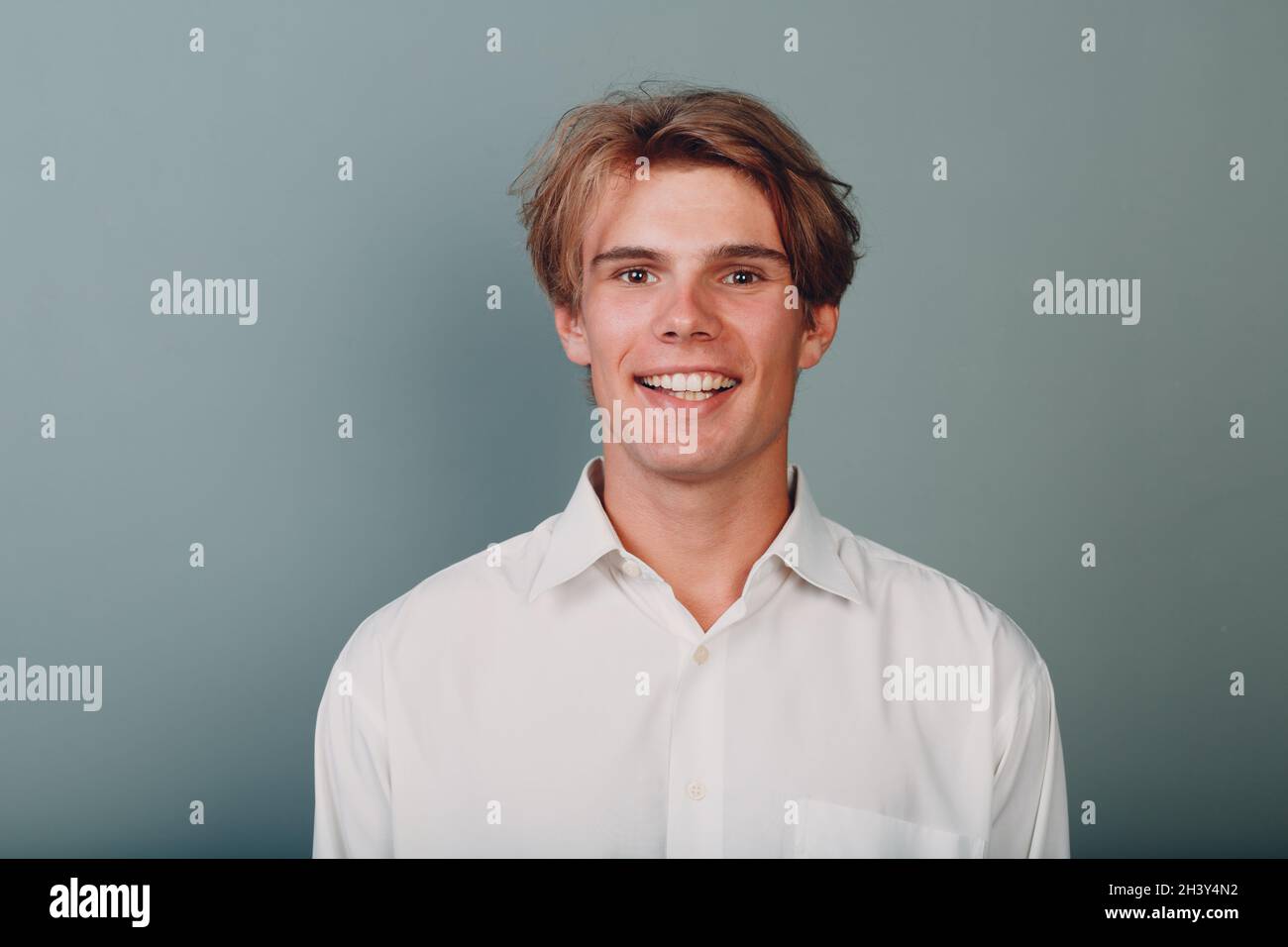 Full portrait of young man standing hi-res stock photography and images ...