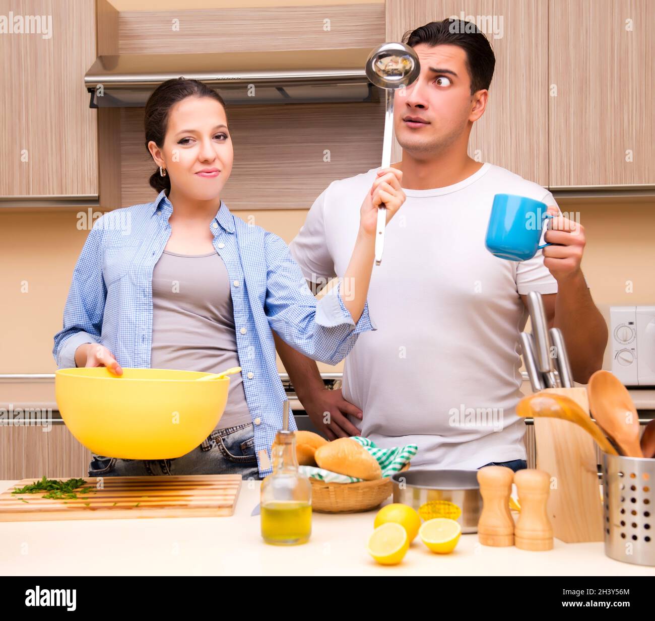 Kitchen breakup hi-res stock photography and images - Alamy