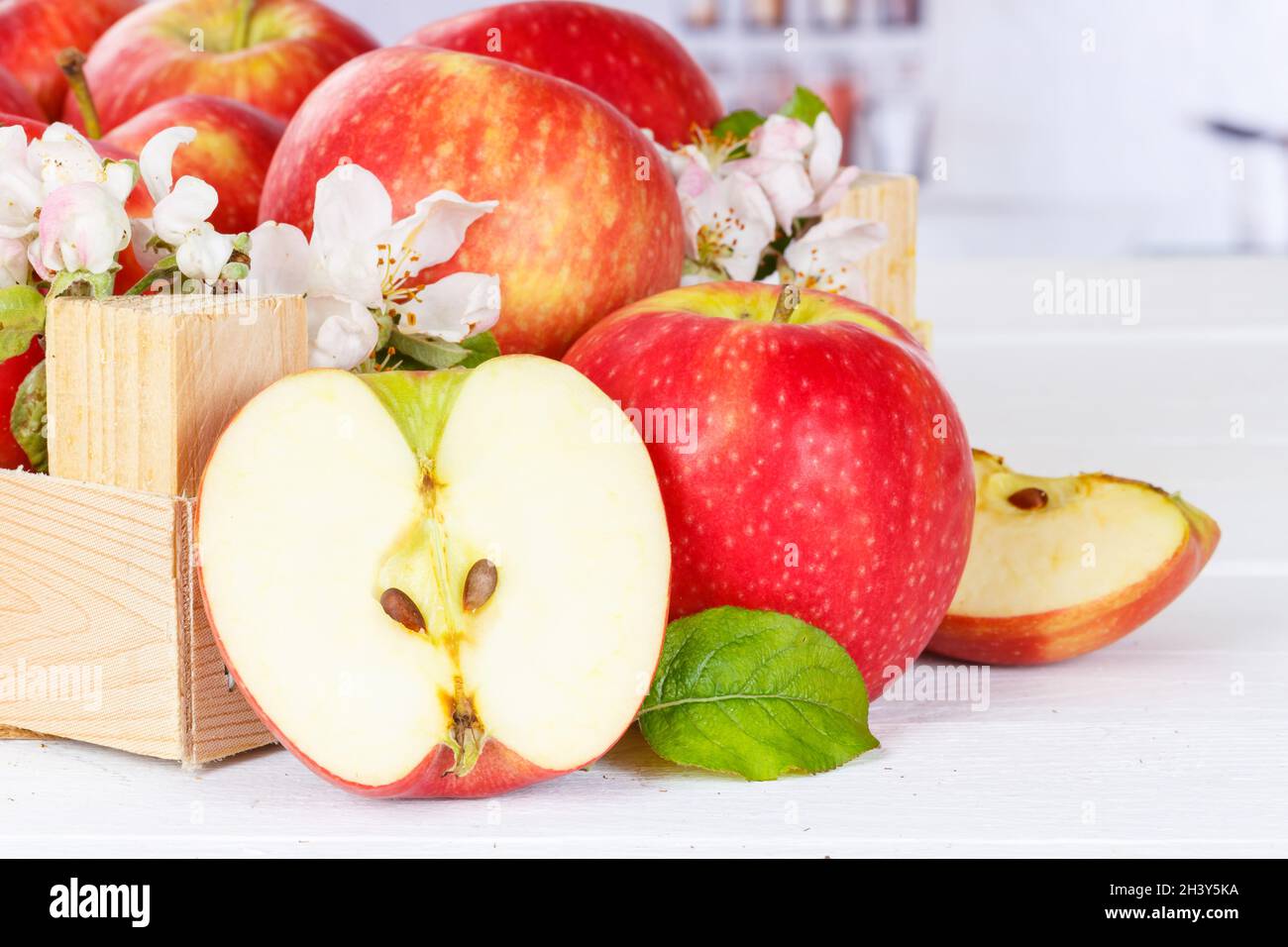 Box of flowers hi-res stock photography and images - Alamy