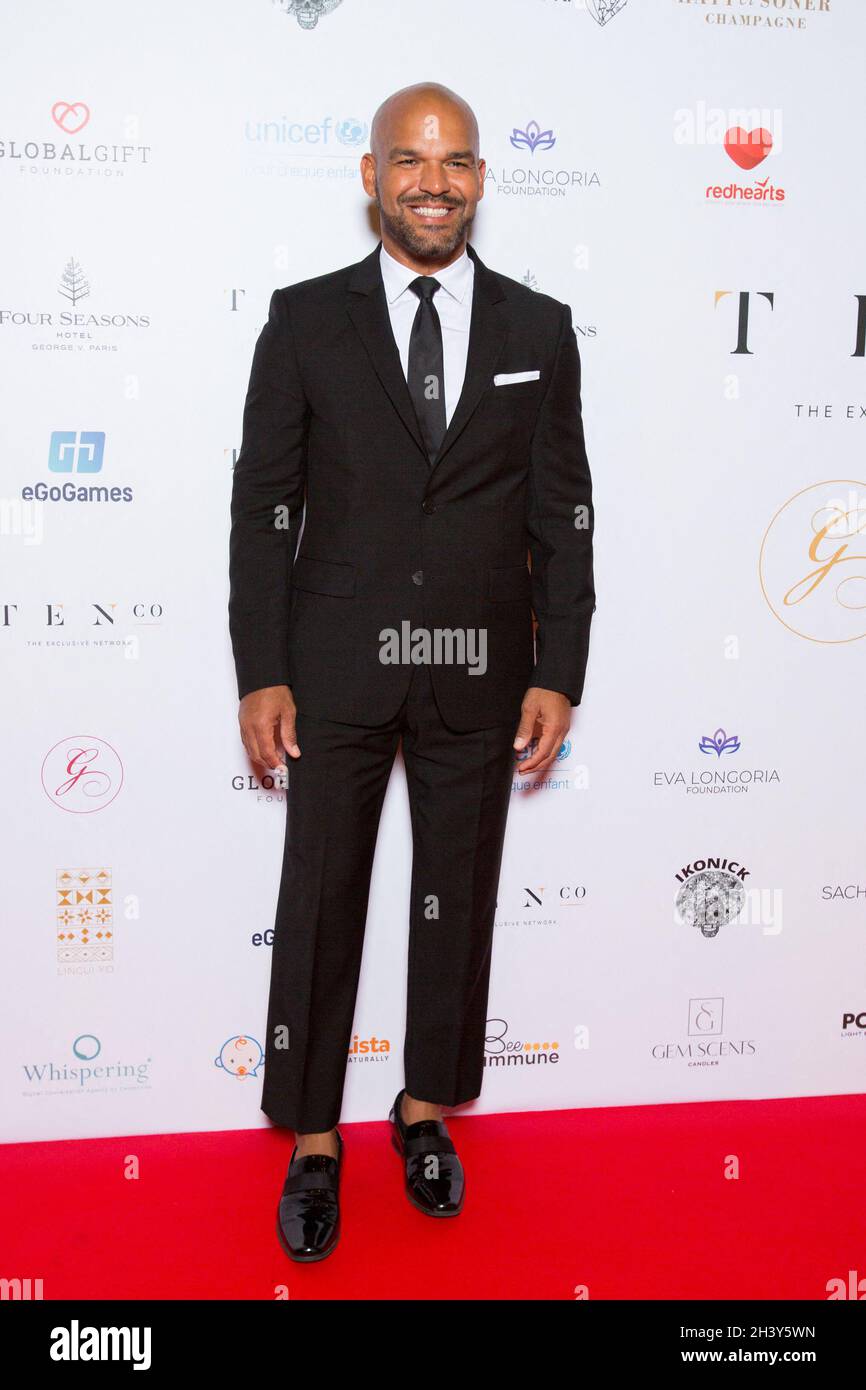 Amaury Nolasco attends the photocall during the Global Gift Gala 2021 ...