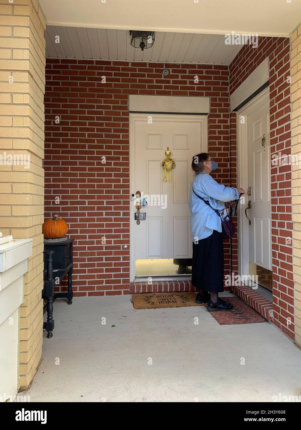 Brambleton, Virginia, USA. 30th Oct, 2021. Diane Karelian waits after ...