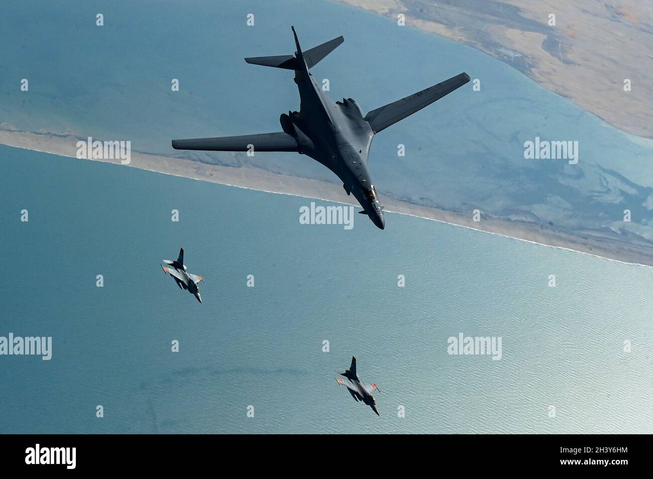 Egyptian Air Force F-16 Fighting Falcons break away from a formation ...