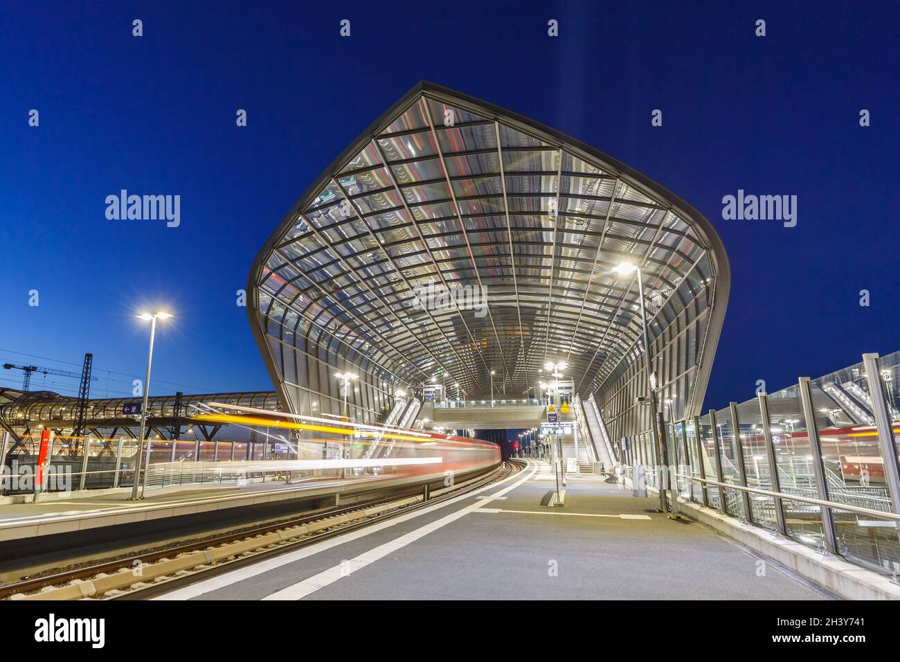 Hamburg train hi-res stock photography and images - Alamy