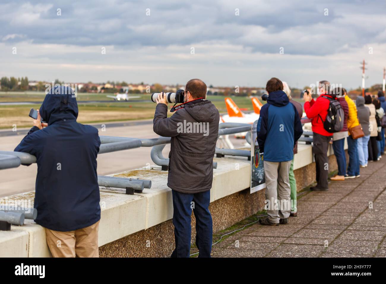 Planespotter at Berlin Tegel TXL Airport in Germany Stock Photo - Alamy