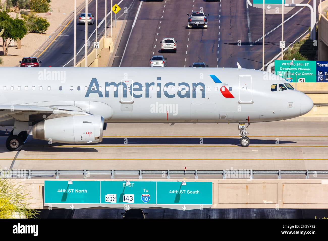 American airlines airbus a321 hi-res stock photography and images - Alamy